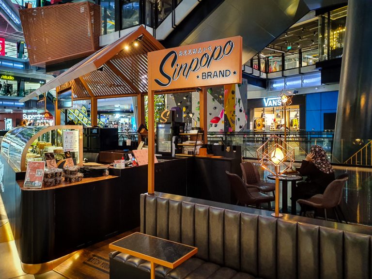 Sinpopo Coffee @ Funan - for local flavour cakes and stout like coffee ...